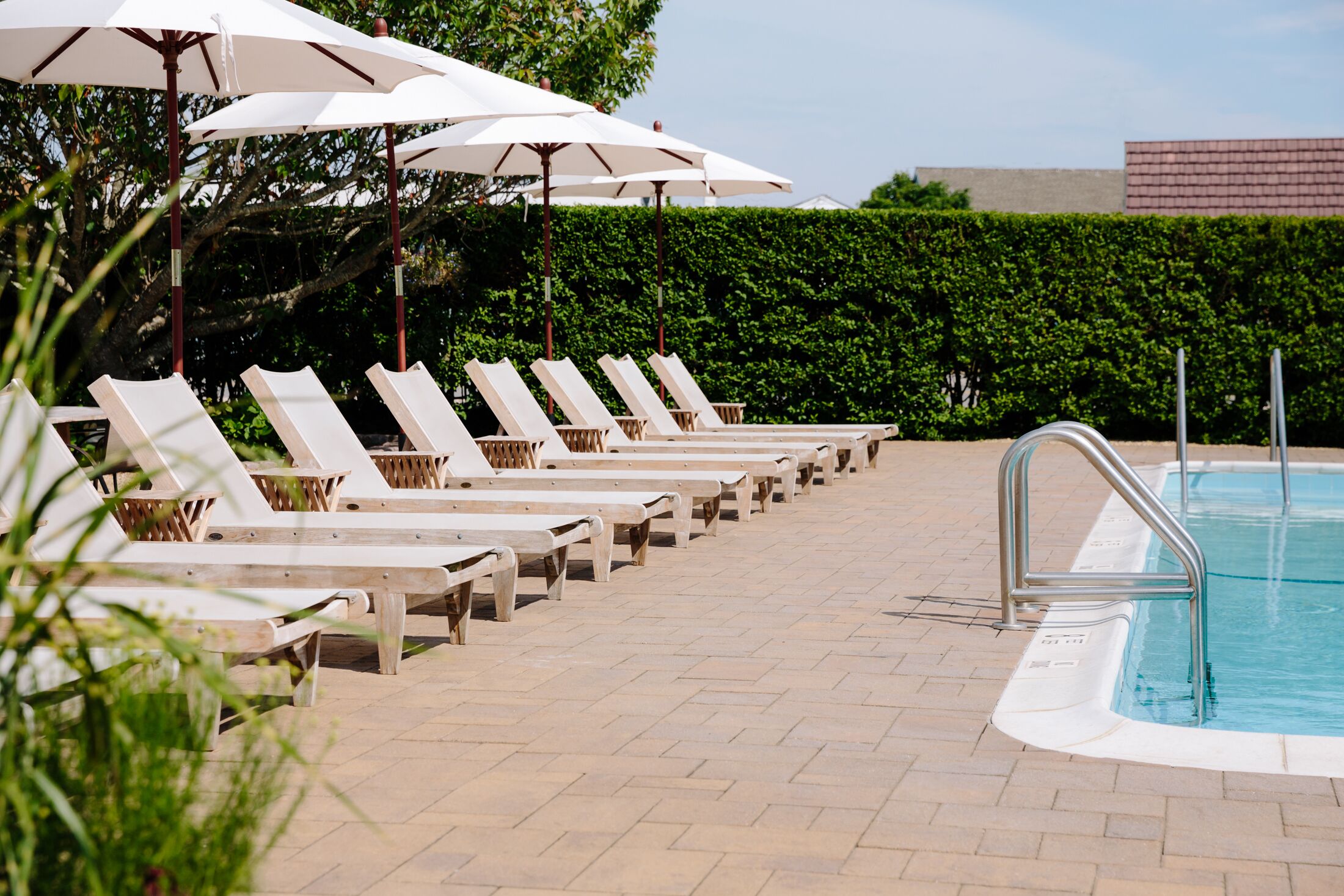 Piscina externa, espreguiçadeiras