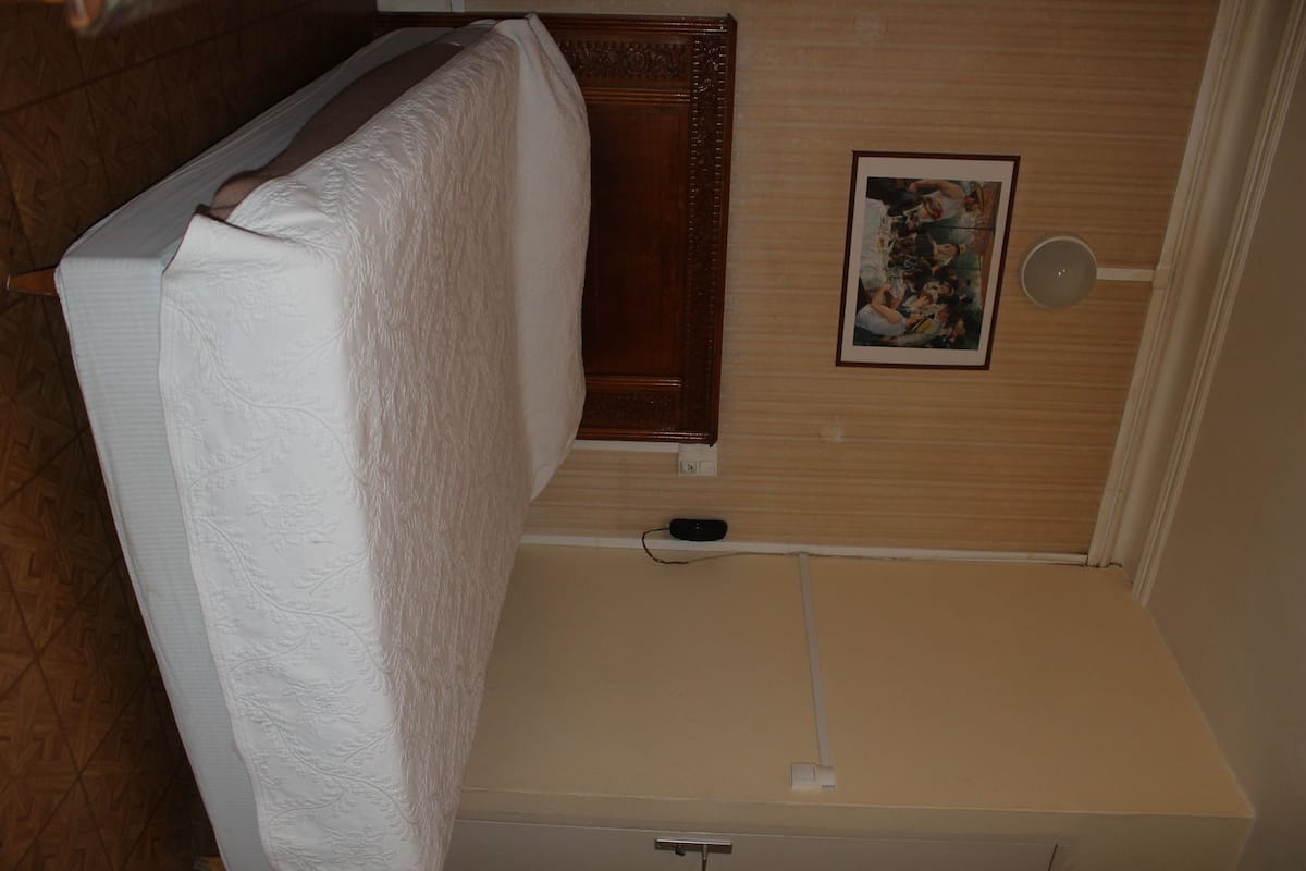 Quarto Duplo, casa de banho privativa (shared toilet) | Cofre no quarto, Wi-fi grátis
