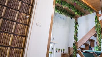 Quarto standard, 1 quarto, vista para a cidade | Edredons de pluma, frigobar, cofres nos quartos, escrivaninha