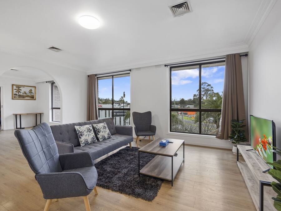 Apartamento luxo | Área de estar | TV LCD 32 polegadas com canais via satélite, TV