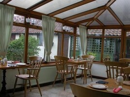 Café da manhã mediante uma taxa