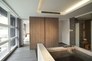 Quarto duplo família (Japanese Style) | Cofres nos quartos, escrivaninha, Wi-Fi de cortesia, roupa de cama