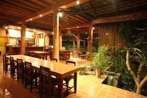 Pequenos-almoços, almoços, jantares servidos, cozinha tailandesa 