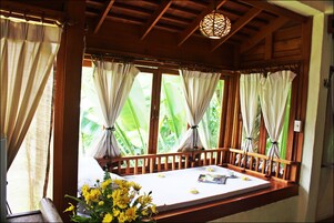 Suite Júnior, vista para o rio | Sala de estar