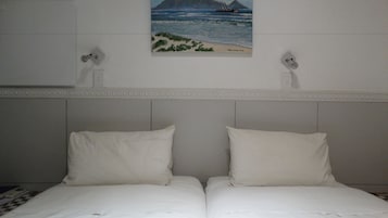 Quarto duplo luxo | Cofres nos quartos, escrivaninha, quartos à prova de som