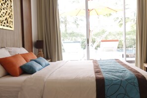 Quarto casal luxo, 1 cama de casal ou 2 camas de solteiro, vista para a piscina | Frigobar, cofres nos quartos, cortinas blackout, Wi-Fi de cortesia