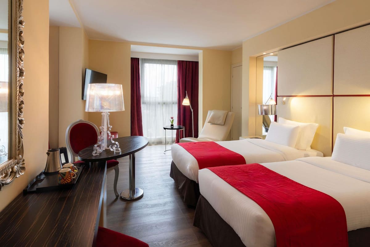 Quarto luxo, 2 camas de solteiro | 1 quarto, roupas de cama antialérgicas, frigobar, cofres nos quartos