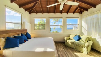 Estúdio Deluxe, vista para o mar, junto ao jardim | Cofre no quarto, com decoração personalizada 