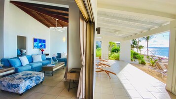 Villa de Luxo, 1 quarto, pátio, em frente à praia | Terraço/pátio interior