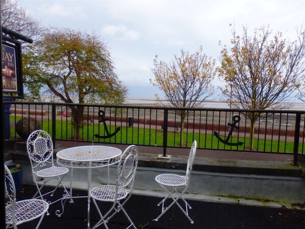 Suite, casa de banho privativa | Vista da varanda