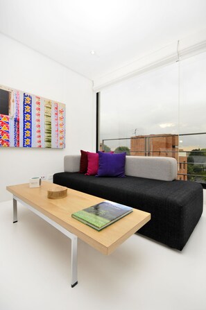 Apartamento Superior | Cofre no quarto, ferro/tábua de engomar 