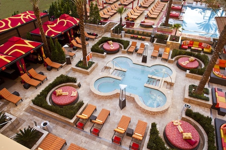 Banheira de hidromassagem exterior. Golden Nugget Lake Charles