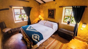 Quarto família | Cofres nos quartos, individualmente decorados