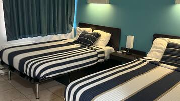 1 quarto, roupa de alta qualidade, secretária