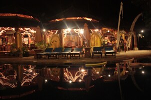 Bar junto à piscina