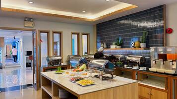 Pequenos-almoços, almoços, jantares servidos, cozinha internacional