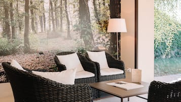 Sauna seca, banheira de hidromassagem, sauna a vapor, massagens