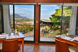 Café da manhã e jantar, culinária local