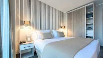 Quarto Duplo Superior | Roupa hipoalergénica, secretária, cortinas/cortinados opacos