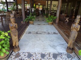 Pequenos-almoços, almoços, jantares servidos, cozinha tailandesa 