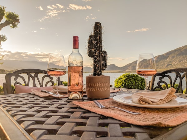 Desert Surfside Waterfront Accommodations - Osoyoos