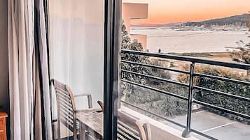 Quarto Duplo, vista para o mar | 1 quarto, roupa de alta qualidade, minibar, cofre no quarto