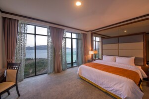 Premier Suite  | Frigobar, cofres nos quartos, escrivaninha, quartos à prova de som