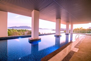 Piscina interior, piscina exterior
