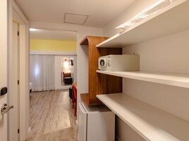 Apartamento Standard, 1 cama de casal | Minibar, cofre no quarto, secretária 