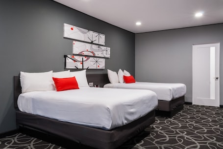 Quarto Individual Deluxe, 2 camas queen-size, frigorĆfico e micro-ondas | SecretĆ”ria, ferro/tĆ”bua de engomar, Wi-fi grĆ”tis