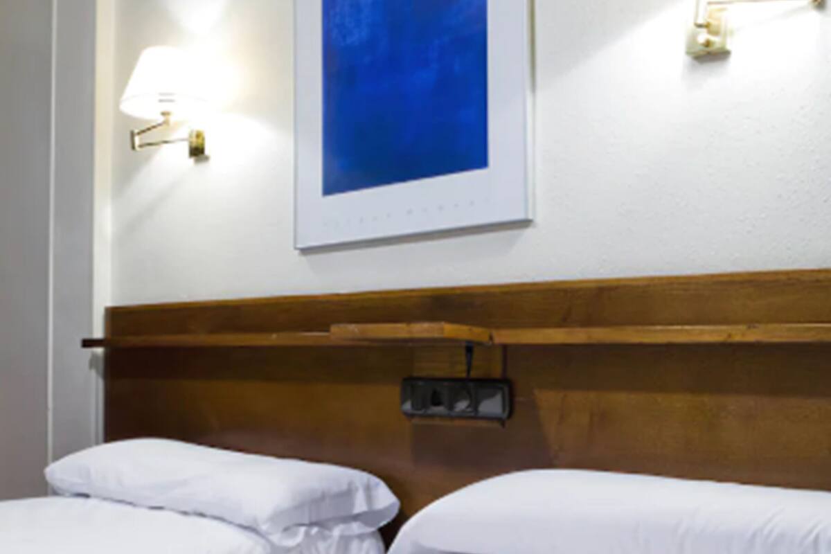 Quarto casal, sacada, vista para a cidade (with extra bed) | Escrivaninha, cortinas blackout, quartos à prova de som
