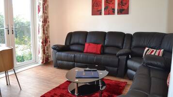 Apartamento, 4 quartos | Sala | Televisor LCD