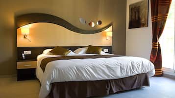 Quarto Superior | Roupa de alta qualidade, cofre no quarto, secretária