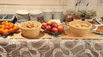 Pequeno-almoço tipo buffet diário (9.5 EUR por pessoa)