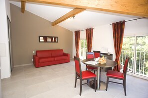 Suíte estúdio | Área de estar | TV de tela plana