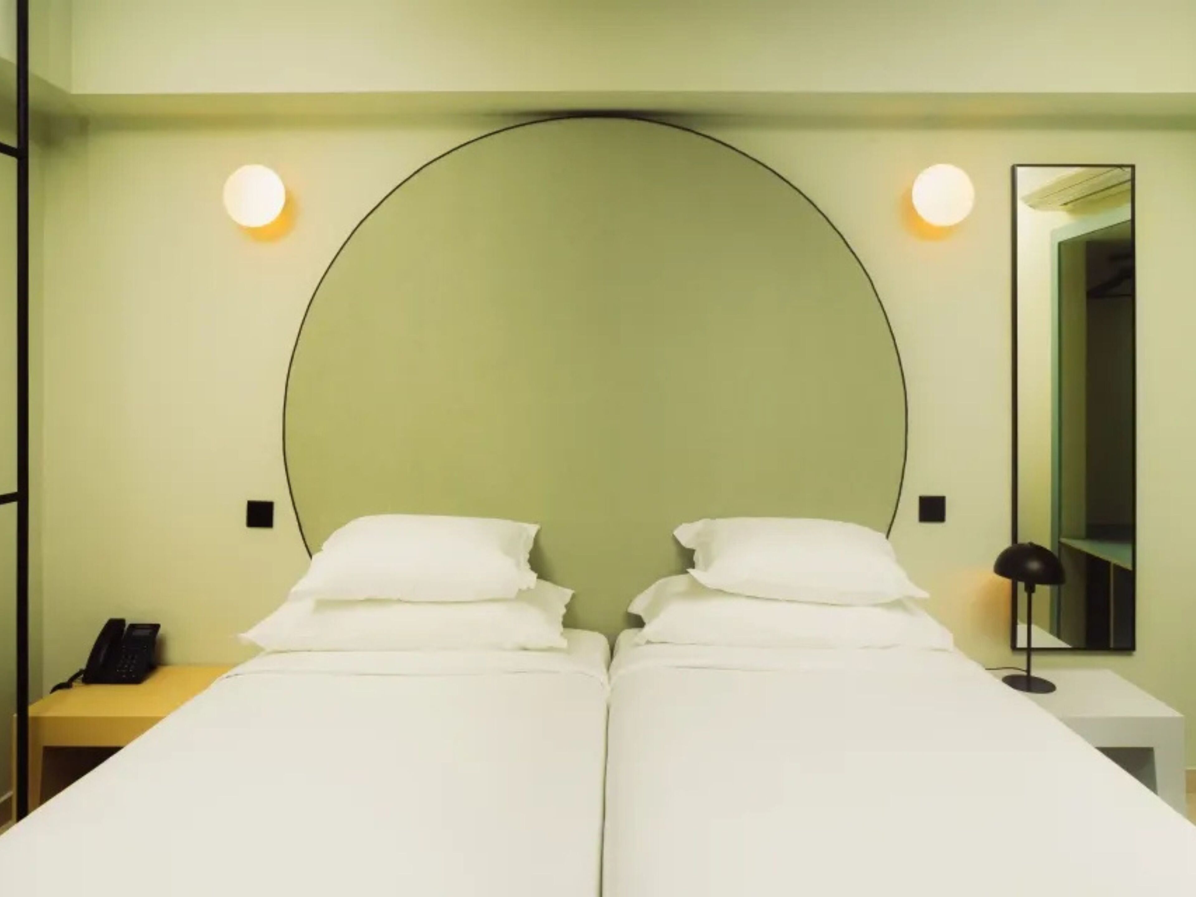 Quarto Duplo ou Twin Económico | Secretária, cortinas/cortinados opacos, quartos insonorizados 