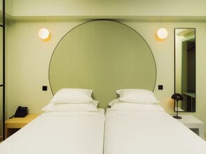 Quarto Duplo ou Twin Económico | Secretária, cortinas/cortinados opacos, quartos insonorizados 