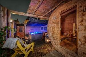 Sauna, banheira de hidromassagem 