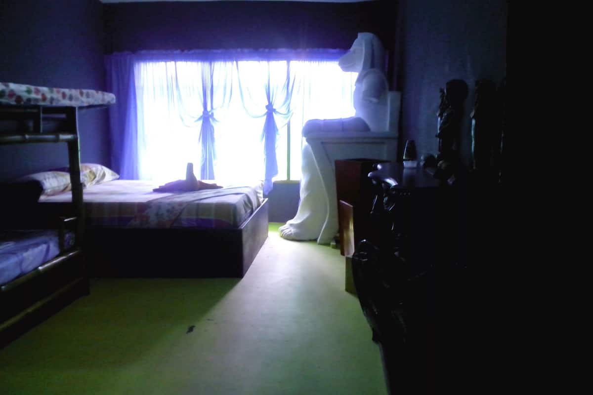 Quarto Familiar, casa de banho partilhada | Wi-fi grátis