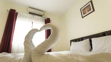 Superior King Bed | Roupas de cama premium, escrivaninha, cortinas blackout