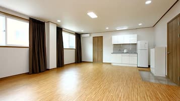 Grandroom Condo | Sala de estar | Televisor LED de 42 polegadas com canais digitais, televisor