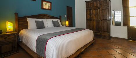 Quarto Superior | Cofre no quarto, secretária, quartos insonorizados