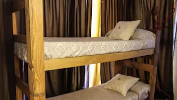 Cofres nos quartos, Wi-Fi de cortesia, roupa de cama