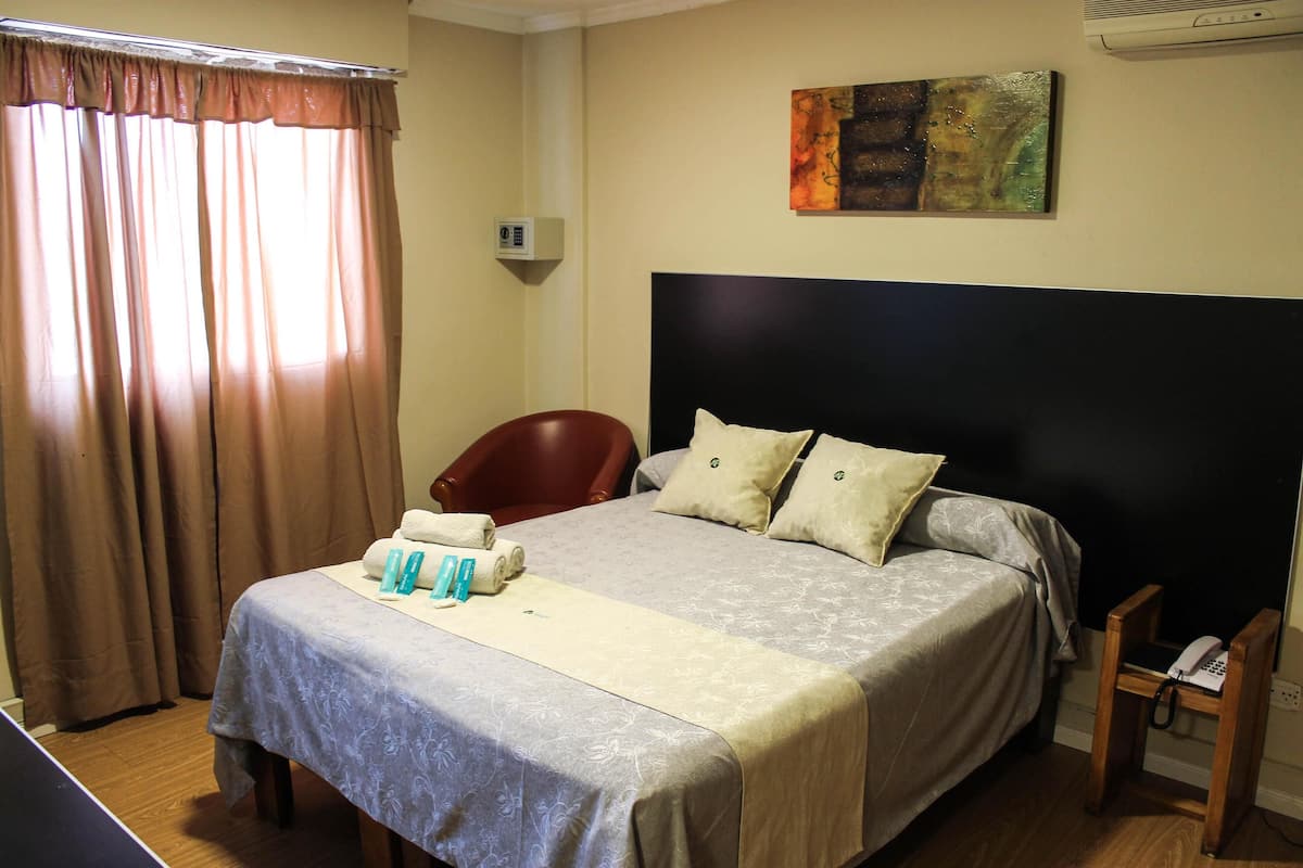 Cofre no quarto, Wi-fi grátis, roupa de cama fornecida