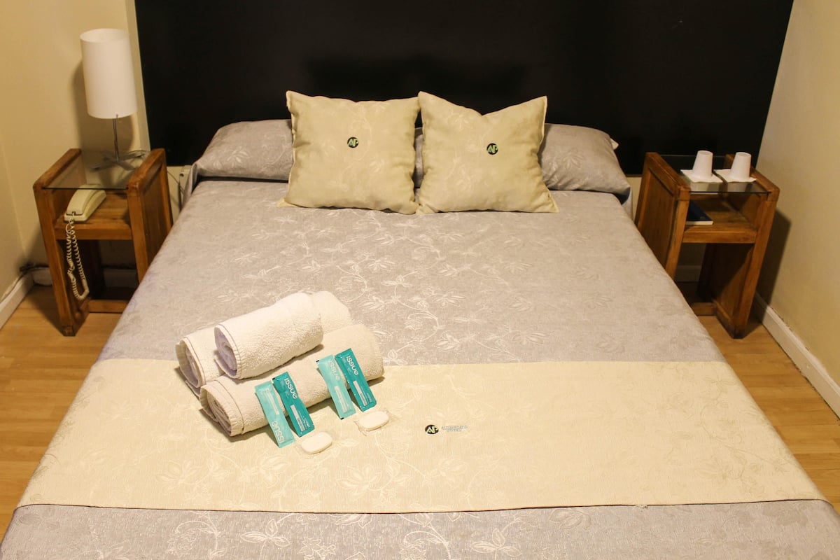Cofre no quarto, Wi-fi grátis, roupa de cama fornecida