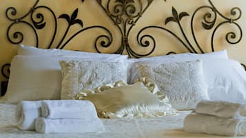 Quarto casal | Roupas de cama premium, escrivaninha, quartos à prova de som