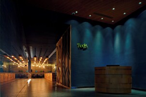 Café da manhã, almoço e jantar; culinária internacional 