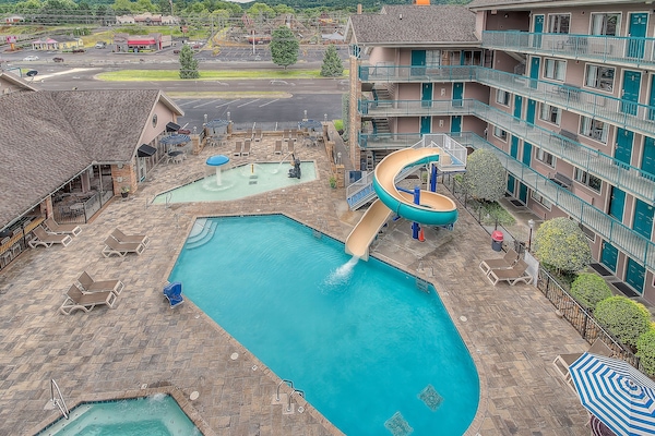 Quarto Deluxe, 2 camas queen-size, vista para a piscina | Vista da varanda