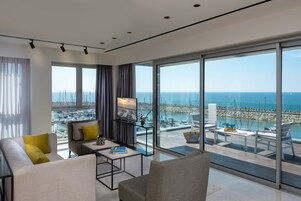 Suite Presidencial | Cofre com capacidade para portátil, secretária 