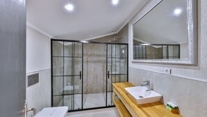 Quarto Duplo Executivo, vista para o mar | Casa de banho